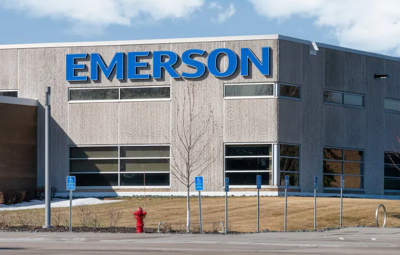 Recibe Emerson distintivo ESR por sexto año consecutivo