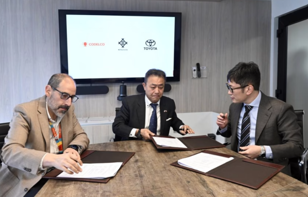 Codelco, Toyota y Mitsui firman acuerdo para pruebas de vehículos ...